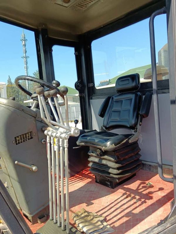 Cummins Engine Enclosed Cabin Grader with Rear Ripper Attachment