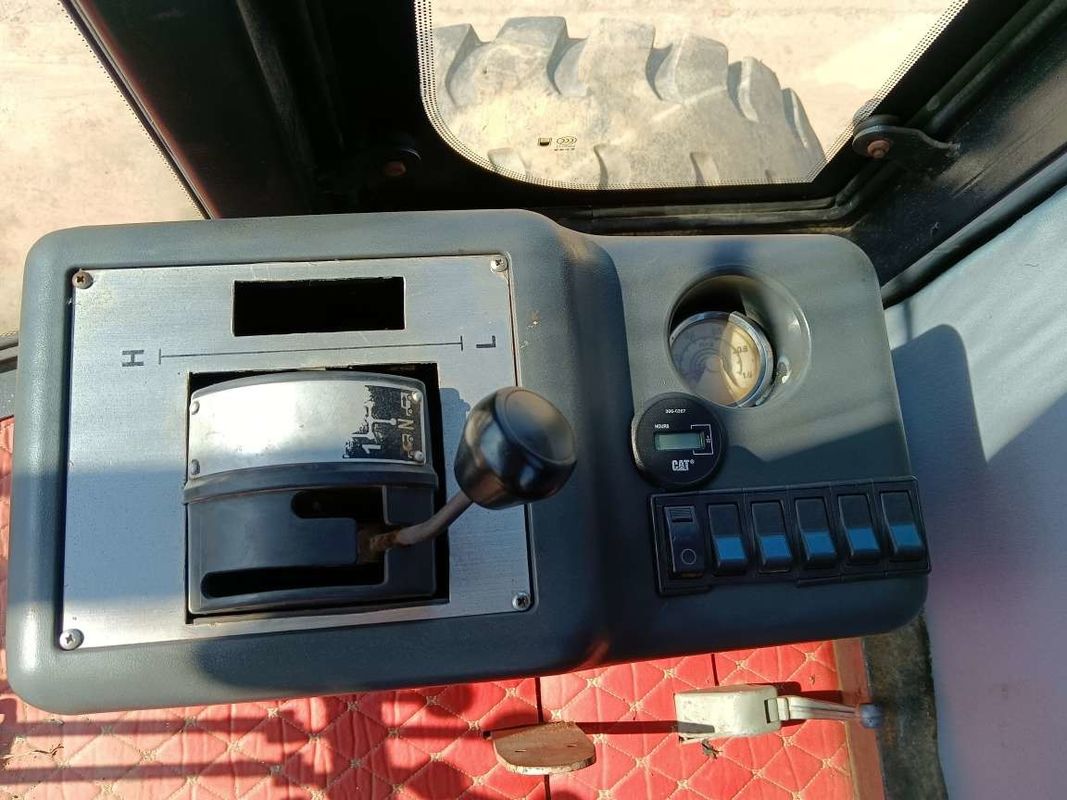 Cummins Engine Enclosed Cabin Grader with Rear Ripper Attachment